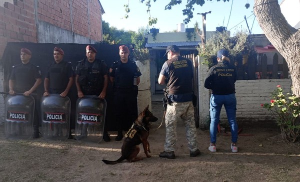 Tres detenidos en La Costa tras múltiples allanamientos por venta de ... Tres detenidos en La Costa tras múltiples allanamientos por venta de ...