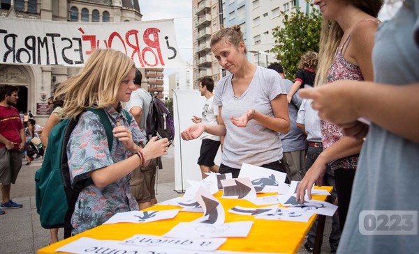 Nueva jornada de protesta de científicos del Conicet en el CCT ...