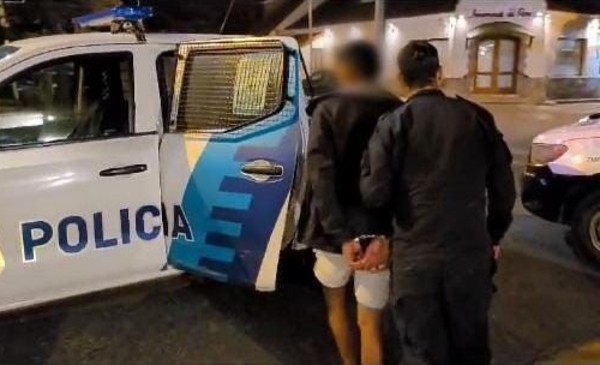 Lo Pararon En La Calle Y Descubrieron Que Tenía Un Pedido De Captura