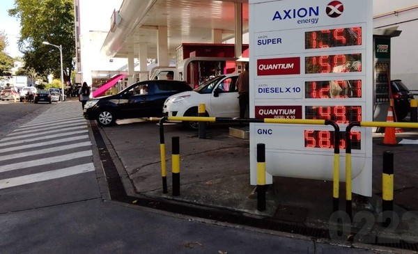 Shell y Axion aumentaron los precios de la nafta y gasoil hasta un 12% | 0223