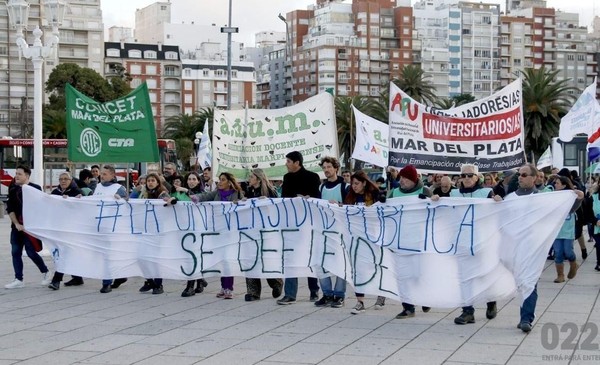 Centrales obreras y universitarios se unificarán en una masiva movilización contra Milei | 0223