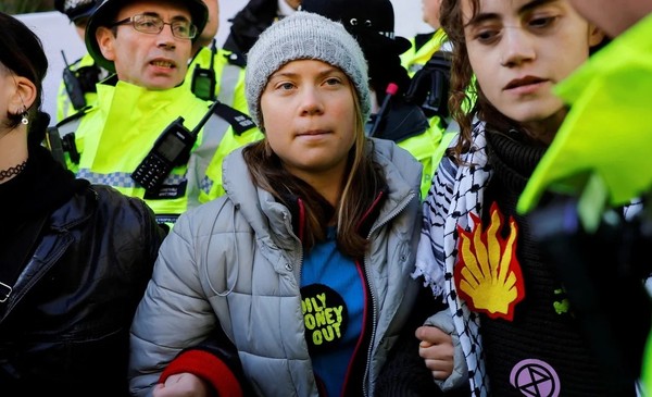 Video: la activista Greta Thunberg fue arrestada en una protesta en ...
