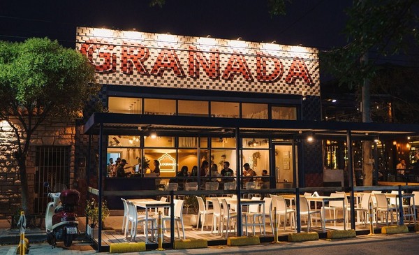 Llegó Granada: café, pastelería de primera calidad, tapas y tragos de ...